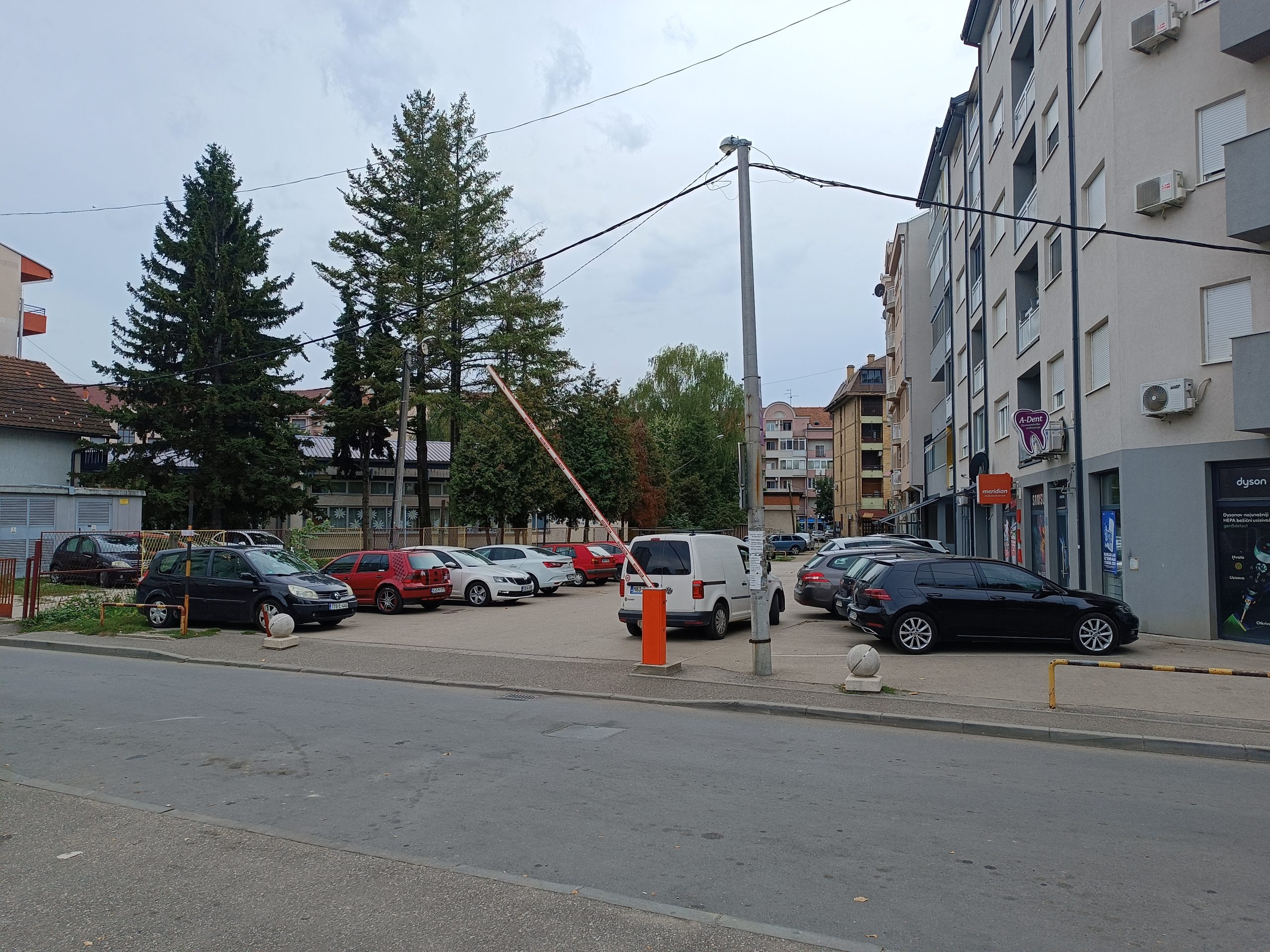 Brčko: Obavezan parking prostor oko objekata kolektivnog stanovanja u ...